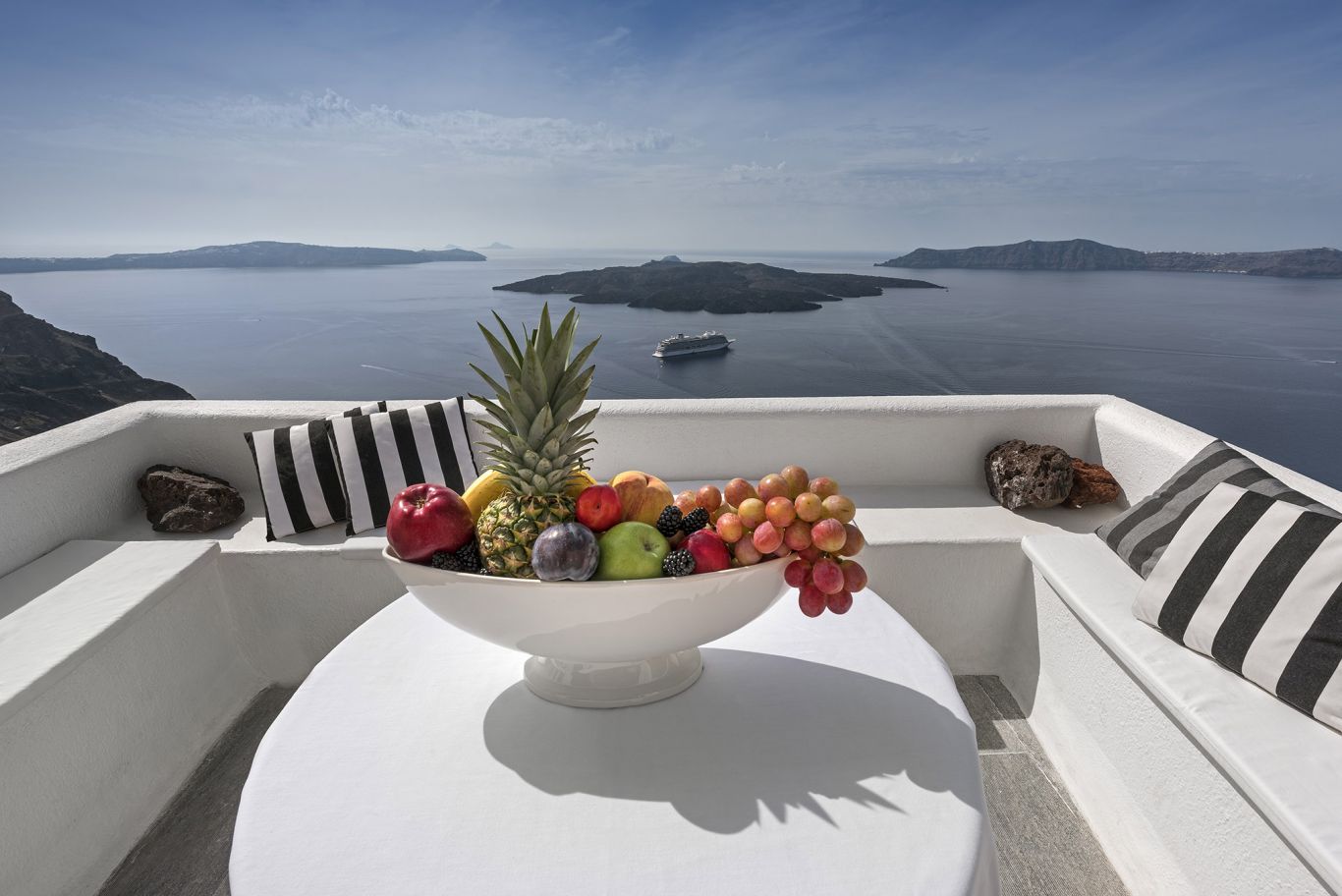 Panoramic Sunset Suites – Aigialos Santorini | Wide Caldera & Sea Views